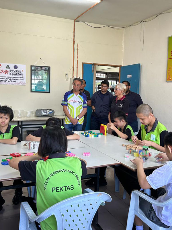 Lawatan oleh En Zulhabri dan Pasukan dari PERKESO Cawangan Pekerjaan, P ...